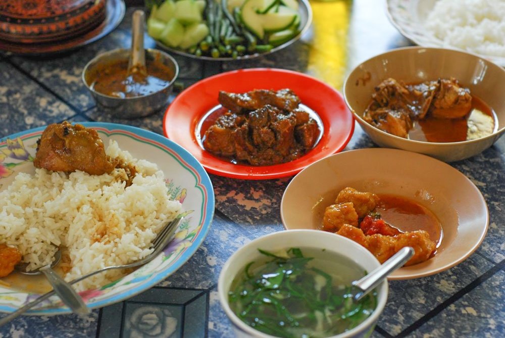 Food in Myanmar: Traditional Dishes, Prices and Cooking Schools